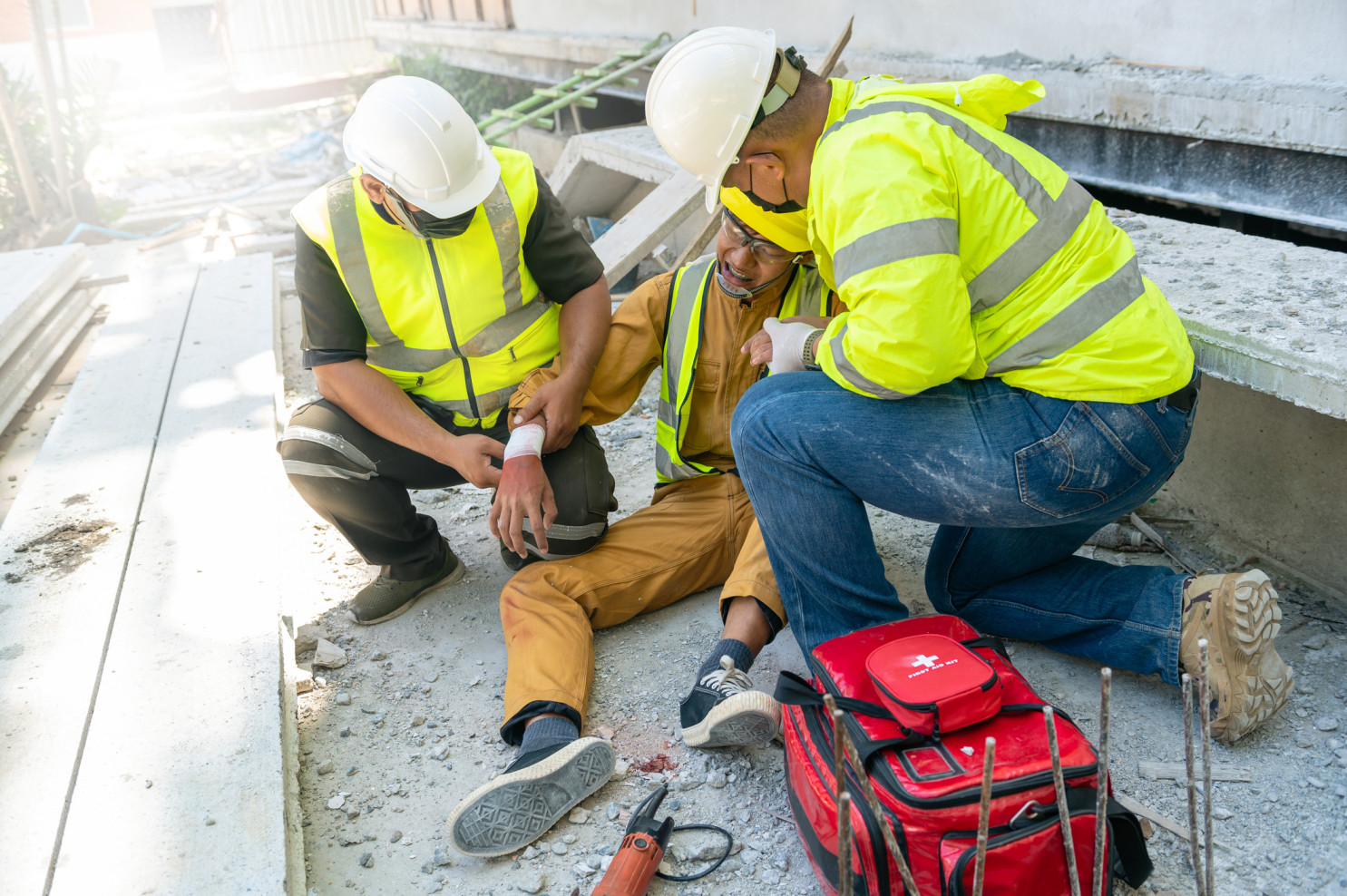 First Aid Kit For Construction Workers: Effective Guide - Admire ...